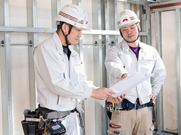 年間休日 120日以上 プライベートも充実な現場作業員(内装・補強工事)（未経験OK！※普通自動車運転免許あれば尚可 活かせる経験 ・軽鉄工事 ...