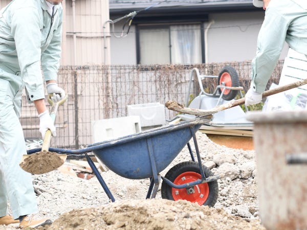 ☀️「道路や橋」を作る大きな仕事。未経験から誇れるプロへ。日給1.1万～の土木工事 有限会社高野建材（15909613）-engage